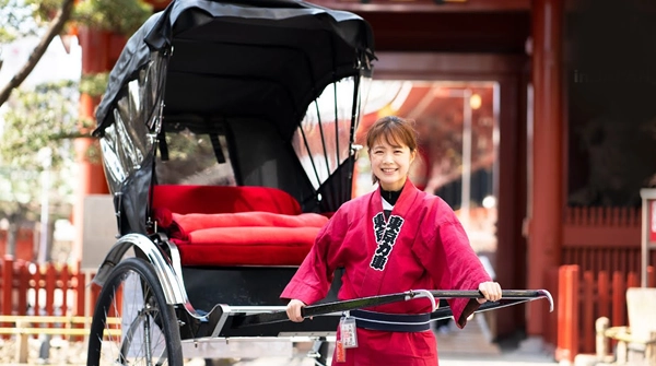 Uma condutora de rikisha pode ganhar ¥ 1 milhão de ienes/mês